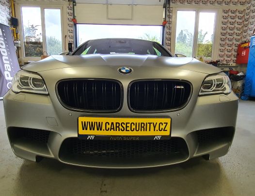 BMW M5 30 JAHRE edition montáž VAMPIRE lite | CarSecurity.cz