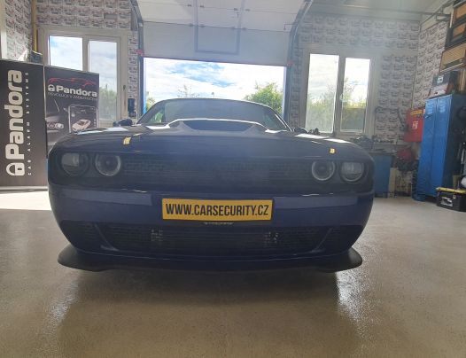 Dodge Challenger montáž GPS | CarSecurity.cz